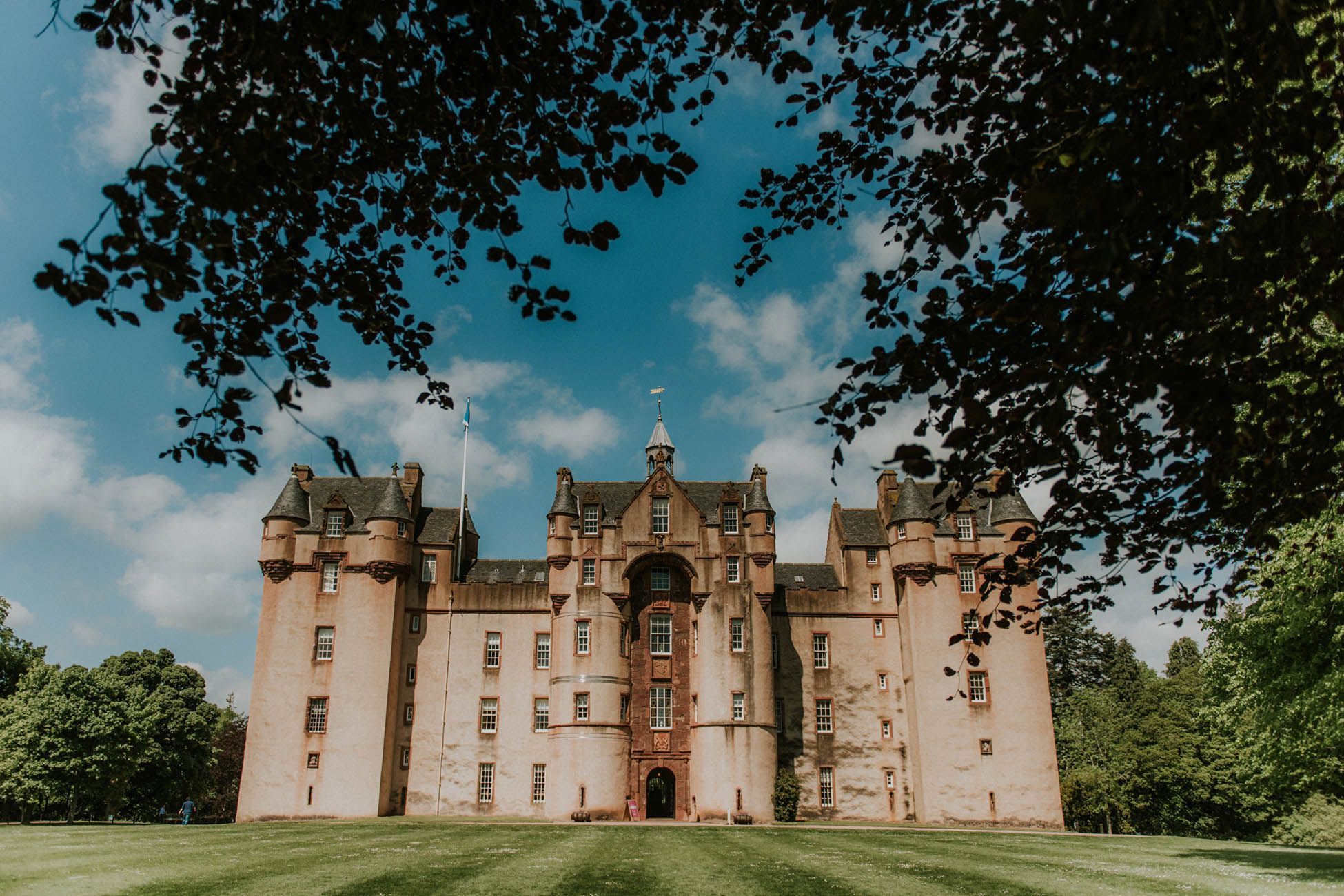 Fyvie Castle Wedding Photographer SimonsStudio